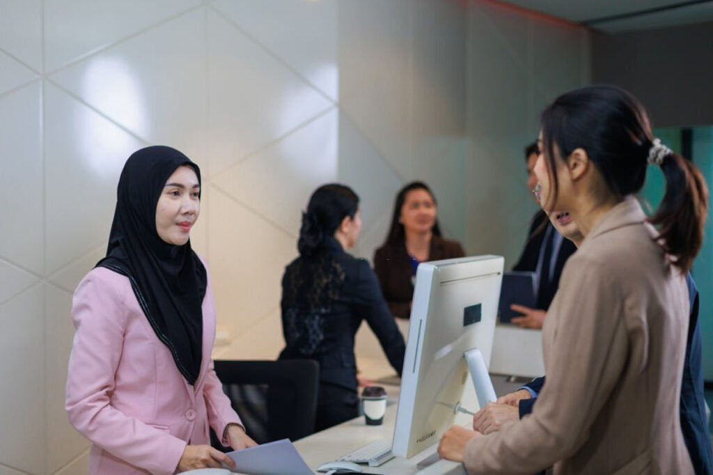 Contoh CV Customer Service Bank dan Tips Membuatnya (2025) - Blog BikinCV